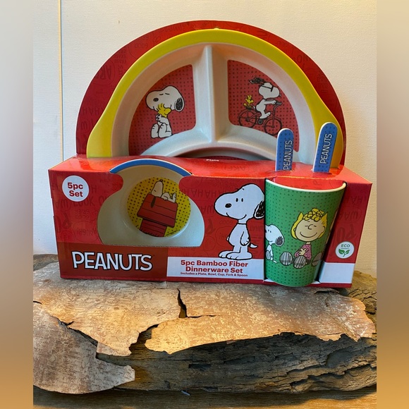 Peanuts | Dining | Peanuts Snoopy 5 Piece Bamboo Fiber Dinnerware Set ...
